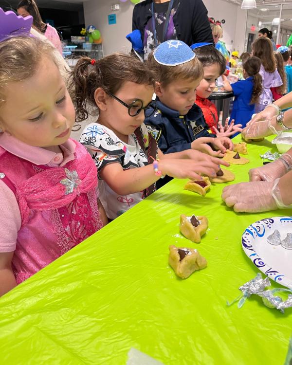 Posnack School Gets the Purim Spirit – Posnack School